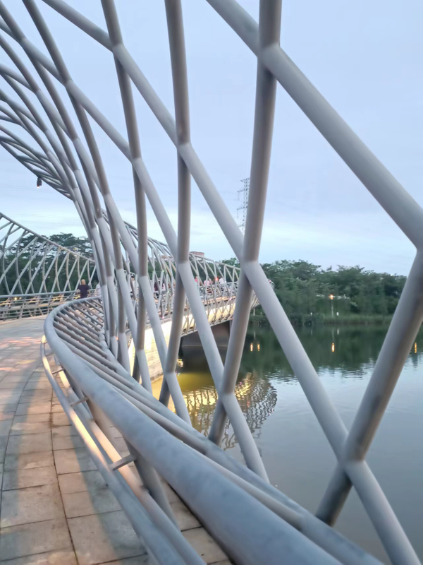Steel Frame Pedestrian Bridge | Artistic & Durable Footbridge Design