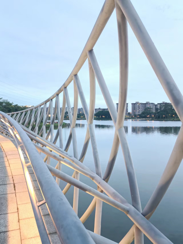 Steel Frame Pedestrian Bridge | Artistic & Durable Footbridge Design